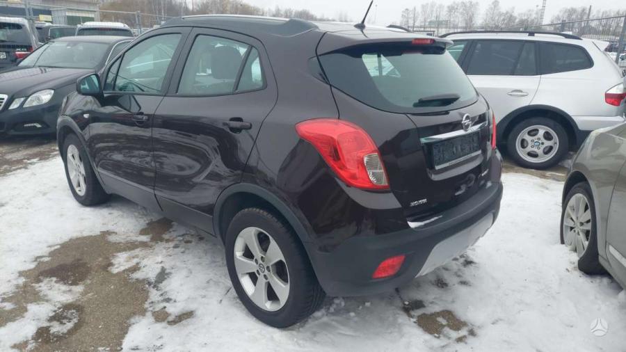 Red Opel Mokka 2013 in Marijampole, with an engine capacity of 1.70 L and mileage of 240 thousand km for 5700 €, photo 4 on AUTOMOTO.COM.LV