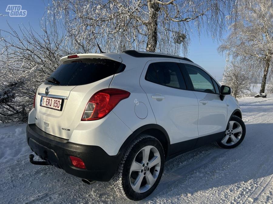 White Opel Mokka 2013 in Kaunas, with an engine capacity of 1.70 L and mileage of 317 thousand km for 4650 €, photo 4 on AUTOMOTO.COM.LV