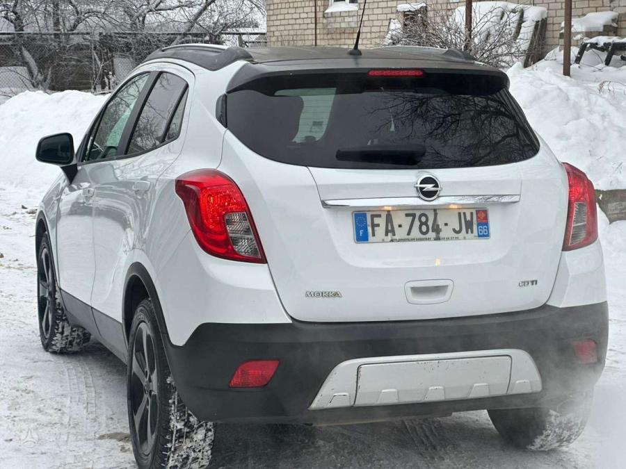 White Opel Mokka 2013 in Utena, with an engine capacity of 1.70 L and mileage of 280 thousand km for 5900 €, photo 4 on AUTOMOTO.COM.LV