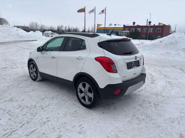White Opel Mokka 2013 in Telschi, with an engine capacity of 1.69 L and mileage of 154 thousand km for 6700 €, photo 3 on AUTOMOTO.COM.LV