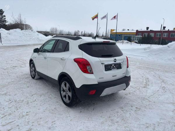 White Opel Mokka 2013 in Telschi, with an engine capacity of 1.69 L and mileage of 154 thousand km for 6700 €, photo 4 on AUTOMOTO.COM.LV