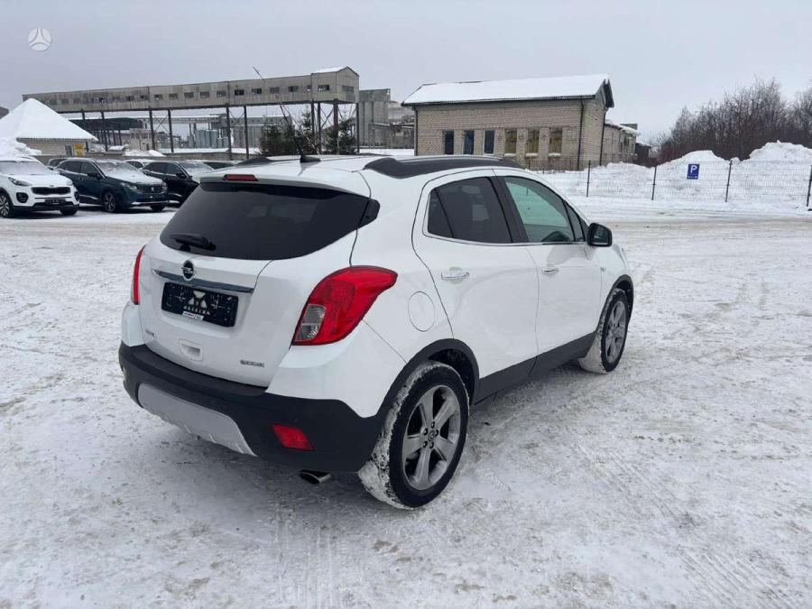 White Opel Mokka 2013 in Telschi, with an engine capacity of 1.69 L and mileage of 154 thousand km for 6700 €, photo 5 on AUTOMOTO.COM.LV