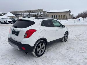 White Opel Mokka 2013 in Telschi, with an engine capacity of 1.69 L and mileage of 154 thousand km for 6700 €, photo 6 on AUTOMOTO.COM.LV