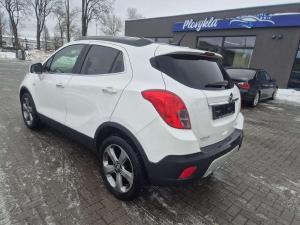 White Opel Mokka 2013 in Taurage, with an engine capacity of 1.69 L and mileage of 182 thousand km for 5950 €, photo 3 on AUTOMOTO.COM.LV