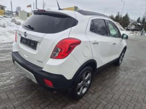 White Opel Mokka 2013 in Taurage, with an engine capacity of 1.69 L and mileage of 182 thousand km for 5950 €, photo 4 on AUTOMOTO.COM.LV