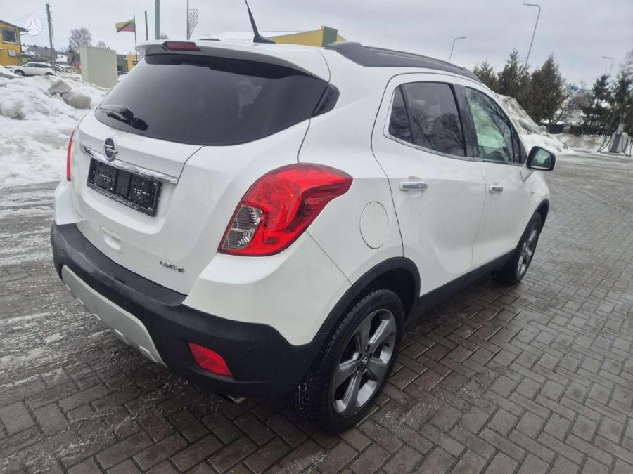 White Opel Mokka 2013 in Taurage, with an engine capacity of 1.69 L and mileage of 182 thousand km for 5950 €, photo 4 on AUTOMOTO.COM.LV