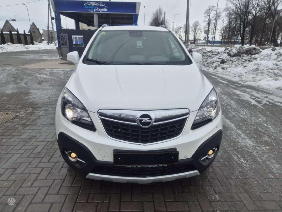 White Opel Mokka 2013 in Taurage, with an engine capacity of 1.69 L and mileage of 182 thousand km for 5950 €, photo 6 on AUTOMOTO.COM.LV