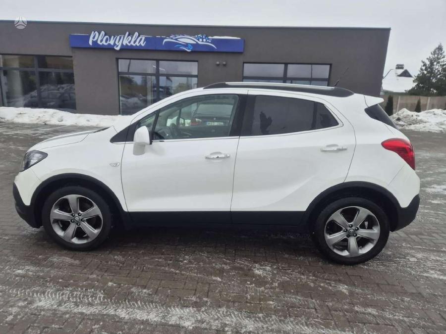 White Opel Mokka 2013 in Taurage, with an engine capacity of 1.69 L and mileage of 182 thousand km for 5950 €, photo 8 on AUTOMOTO.COM.LV