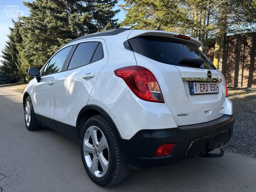 White Opel Mokka 2013 in Kaunas, with an engine capacity of 1.70 L and mileage of 317 thousand km for 4450 €, photo 3 on AUTOMOTO.COM.LV