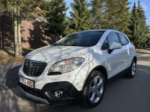 White Opel Mokka 2013 in Kaunas, with an engine capacity of 1.70 L and mileage of 317 thousand km for 4450 €, photo 4 on AUTOMOTO.COM.LV