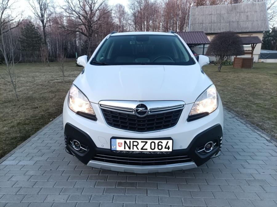 White Opel Mokka 2013 in Klaipeda, with an engine capacity of 1.70 L and mileage of 250 thousand km for 5850 €, photo 4 on AUTOMOTO.COM.LV