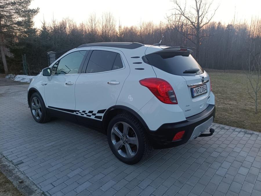 White Opel Mokka 2013 in Klaipeda, with an engine capacity of 1.70 L and mileage of 250 thousand km for 5850 €, photo 7 on AUTOMOTO.COM.LV