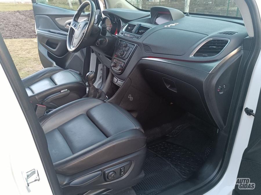 White Opel Mokka 2013 in Klaipeda, with an engine capacity of 1.70 L and mileage of 250 thousand km for 5850 €, photo 8 on AUTOMOTO.COM.LV
