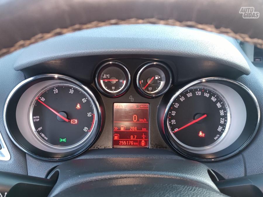 White Opel Mokka 2013 in Klaipeda, with an engine capacity of 1.70 L and mileage of 250 thousand km for 5850 €, photo 12 on AUTOMOTO.COM.LV