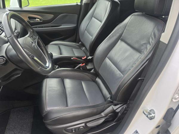 White Opel Mokka 2013 in Rokiskis, with an engine capacity of 1.69 L and mileage of 203 thousand km for 5650 €, photo 9 on AUTOMOTO.COM.LV