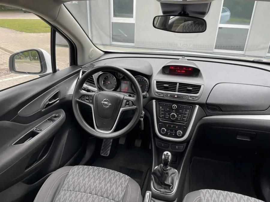 Белый Опель Mokka 2013 в Юрмала, объемом двигателя 1.60 л и пробегом 216 тыс. км за 5650 €, фото 26 на AUTOMOTO.COM.LV
