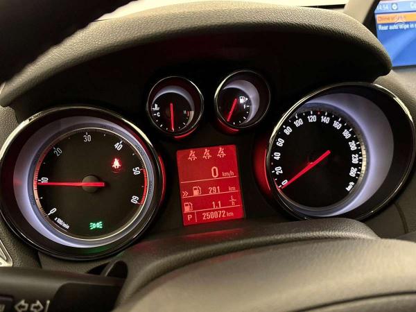 White Opel Mokka 2013 in Marijampole, with an engine capacity of 1.69 L and mileage of 250 thousand km for 7750 €, photo 3 on AUTOMOTO.COM.LV