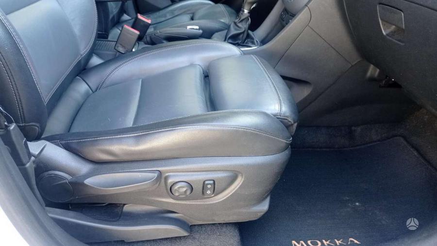 Balts Opel Mokka 2013 Viļņa, ar dzinēja tilpumu 1.69 L un nobraukumu 236 tūkst. km par 5500 €, foto 21 vietnē AUTOMOTO.COM.LV