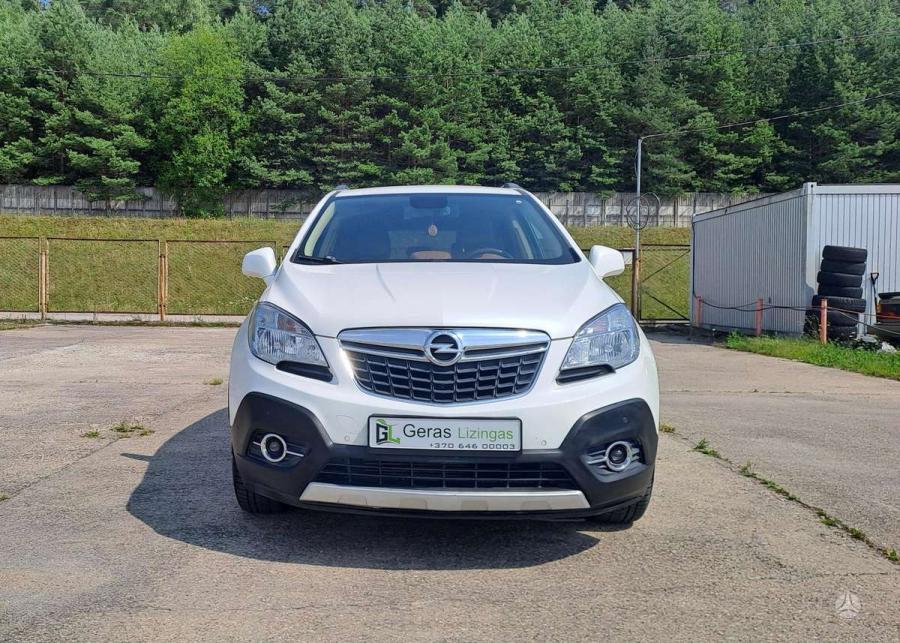 White Opel Mokka 2013 in Vilnius, with an engine capacity of 1.69 L and mileage of 215 thousand km for 9750 €, photo 3 on AUTOMOTO.COM.LV