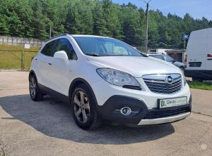 White Opel Mokka 2013 in Vilnius, with an engine capacity of 1.69 L and mileage of 215 thousand km for 9750 €, photo 4 on AUTOMOTO.COM.LV