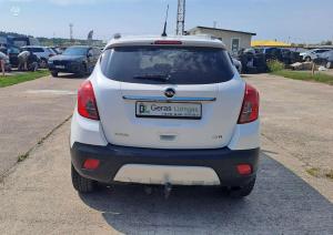 White Opel Mokka 2013 in Vilnius, with an engine capacity of 1.69 L and mileage of 215 thousand km for 9750 €, photo 6 on AUTOMOTO.COM.LV