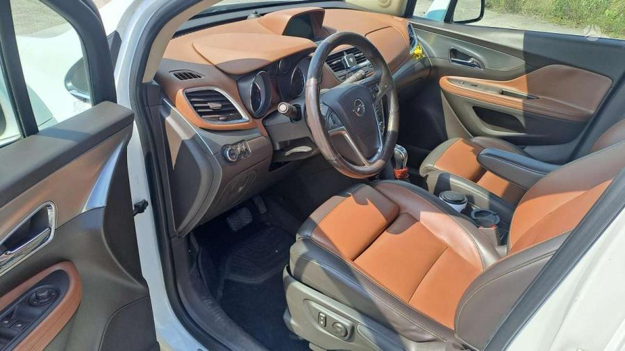 White Opel Mokka 2013 in Vilnius, with an engine capacity of 1.69 L and mileage of 215 thousand km for 9750 €, photo 8 on AUTOMOTO.COM.LV