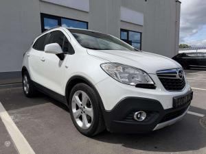 White Opel Mokka 2013 in Kaunas, with an engine capacity of 1.60 L and mileage of 236 thousand km for 6550 €, photo  on AUTOMOTO.COM.LV