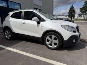 White Opel Mokka 2013 in Kaunas, with an engine capacity of 1.60 L and mileage of 236 thousand km for 6550 €, photo 5 on AUTOMOTO.COM.LV