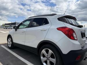 White Opel Mokka 2013 in Kaunas, with an engine capacity of 1.60 L and mileage of 236 thousand km for 6550 €, photo 7 on AUTOMOTO.COM.LV