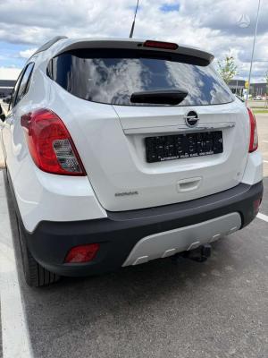White Opel Mokka 2013 in Kaunas, with an engine capacity of 1.60 L and mileage of 236 thousand km for 6550 €, photo 8 on AUTOMOTO.COM.LV