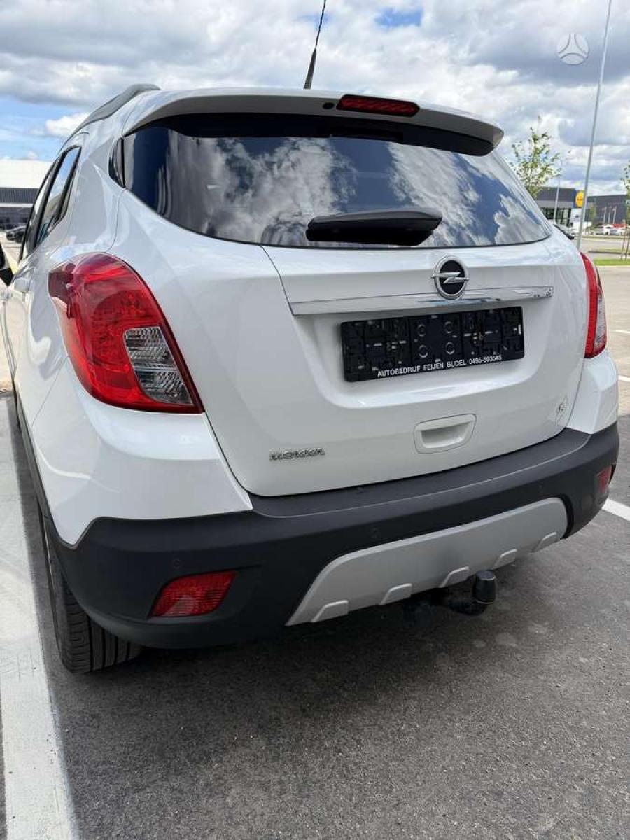 White Opel Mokka 2013 in Kaunas, with an engine capacity of 1.60 L and mileage of 236 thousand km for 6550 €, photo 8 on AUTOMOTO.COM.LV