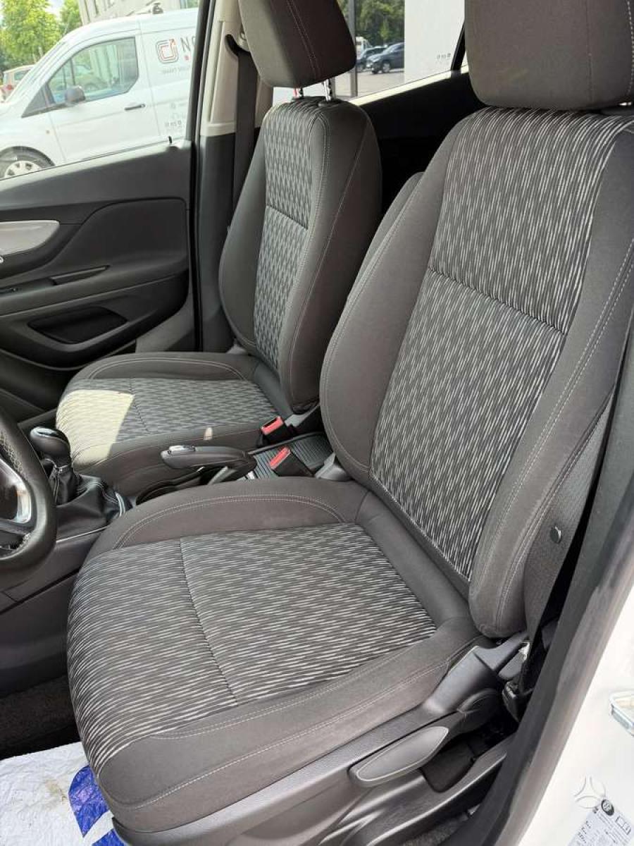White Opel Mokka 2013 in Kaunas, with an engine capacity of 1.60 L and mileage of 236 thousand km for 6550 €, photo 12 on AUTOMOTO.COM.LV