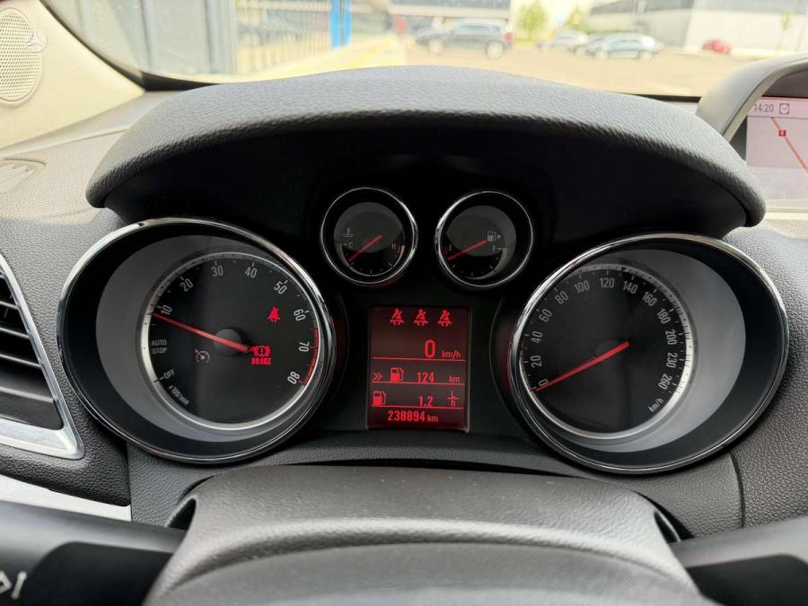 White Opel Mokka 2013 in Kaunas, with an engine capacity of 1.60 L and mileage of 236 thousand km for 6550 €, photo 14 on AUTOMOTO.COM.LV