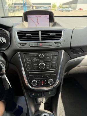 White Opel Mokka 2013 in Kaunas, with an engine capacity of 1.60 L and mileage of 236 thousand km for 6550 €, photo 15 on AUTOMOTO.COM.LV