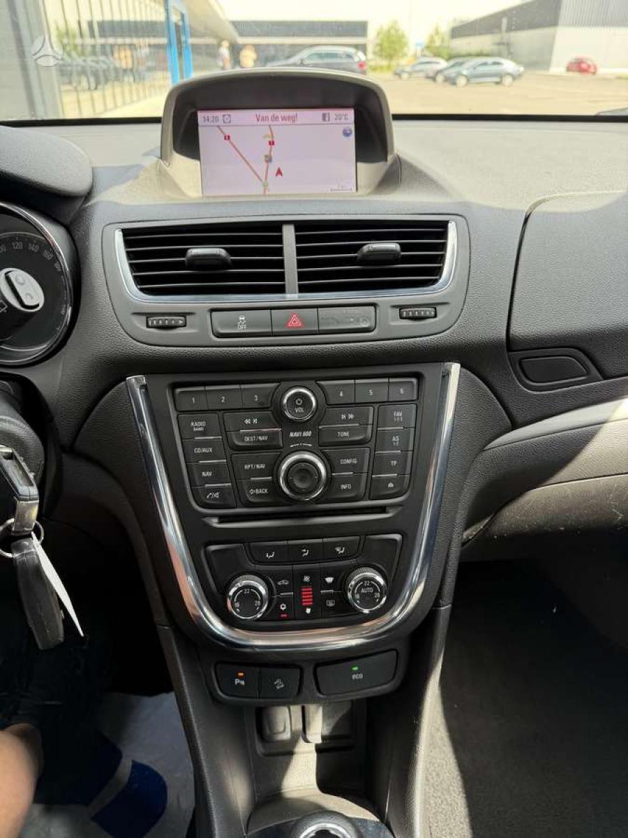 White Opel Mokka 2013 in Kaunas, with an engine capacity of 1.60 L and mileage of 236 thousand km for 6550 €, photo 15 on AUTOMOTO.COM.LV