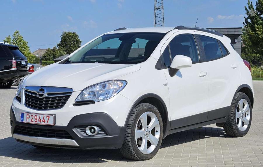 White Opel Mokka 2013 in Taurage, with an engine capacity of 1.69 L and mileage of 237 thousand km for 5800 €, photo 1 on AUTOMOTO.COM.LV