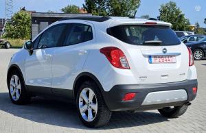 White Opel Mokka 2013 in Taurage, with an engine capacity of 1.69 L and mileage of 237 thousand km for 5800 €, photo 4 on AUTOMOTO.COM.LV