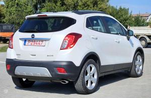 White Opel Mokka 2013 in Taurage, with an engine capacity of 1.69 L and mileage of 237 thousand km for 5800 €, photo 6 on AUTOMOTO.COM.LV