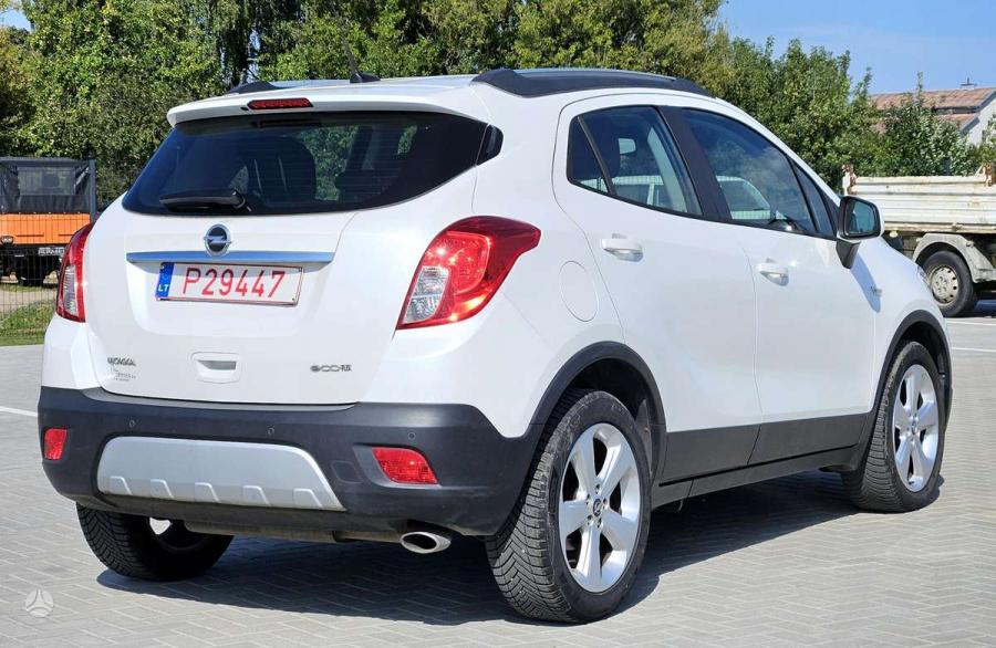 White Opel Mokka 2013 in Taurage, with an engine capacity of 1.69 L and mileage of 237 thousand km for 5800 €, photo 6 on AUTOMOTO.COM.LV