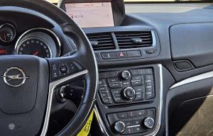 White Opel Mokka 2013 in Taurage, with an engine capacity of 1.69 L and mileage of 237 thousand km for 5800 €, photo 9 on AUTOMOTO.COM.LV