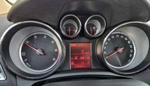 White Opel Mokka 2013 in Taurage, with an engine capacity of 1.69 L and mileage of 237 thousand km for 5800 €, photo 17 on AUTOMOTO.COM.LV