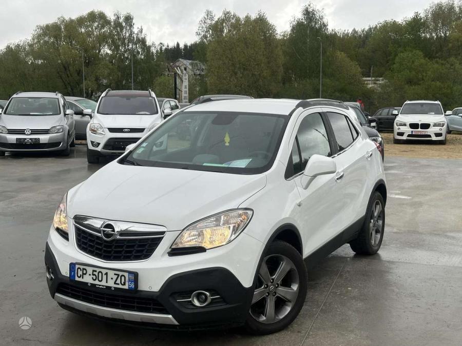 White Opel Mokka 2013 in Alytus, with an engine capacity of 1.69 L and mileage of 241 thousand km for 6650 €, photo 1 on AUTOMOTO.COM.LV