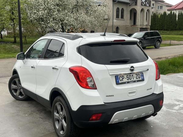 Balts Opel Mokka 2013 Alīta, ar dzinēja tilpumu 1.69 L un nobraukumu 241 tūkst. km par 6650 €, foto 4 vietnē AUTOMOTO.COM.LV