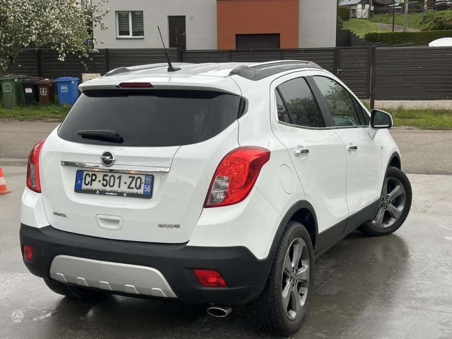 White Opel Mokka 2013 in Alytus, with an engine capacity of 1.69 L and mileage of 241 thousand km for 6650 €, photo 6 on AUTOMOTO.COM.LV