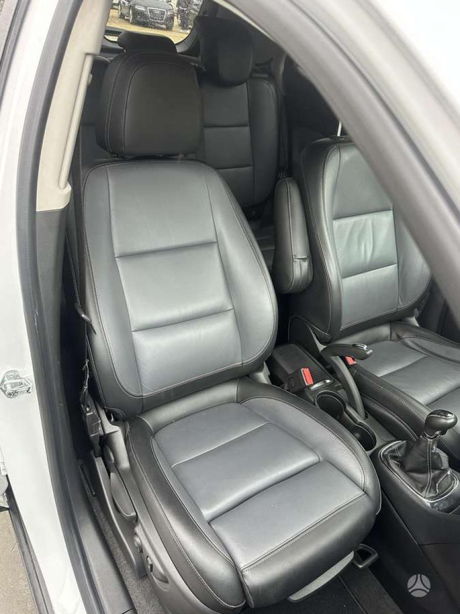 White Opel Mokka 2013 in Alytus, with an engine capacity of 1.69 L and mileage of 241 thousand km for 6650 €, photo 9 on AUTOMOTO.COM.LV