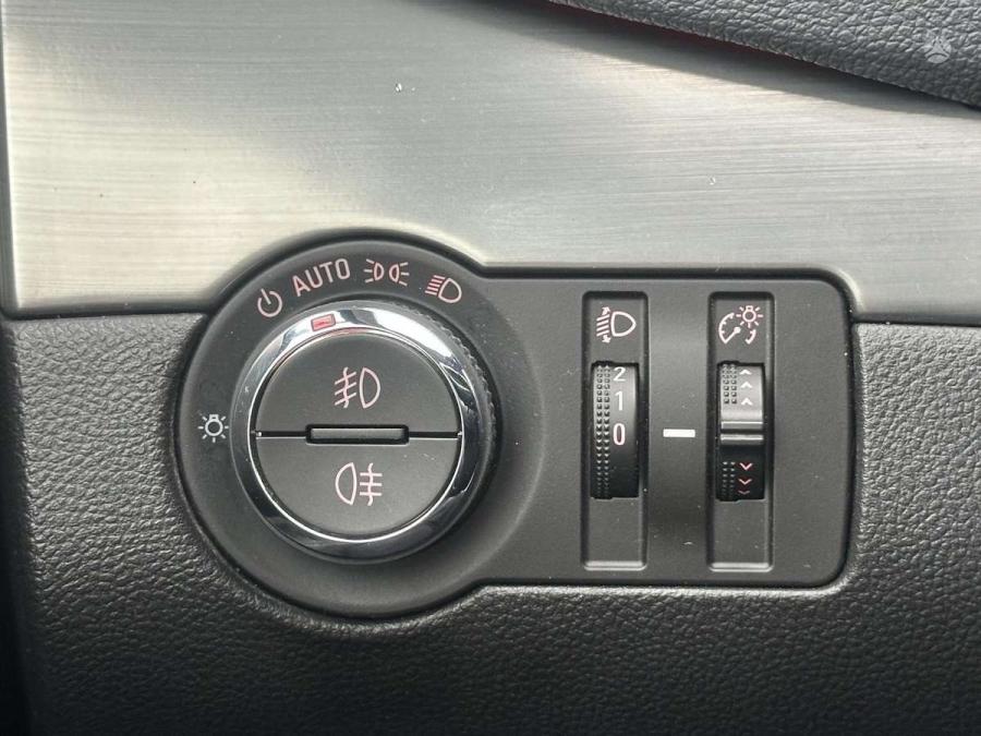 White Opel Mokka 2013 in Alytus, with an engine capacity of 1.69 L and mileage of 241 thousand km for 6650 €, photo 12 on AUTOMOTO.COM.LV