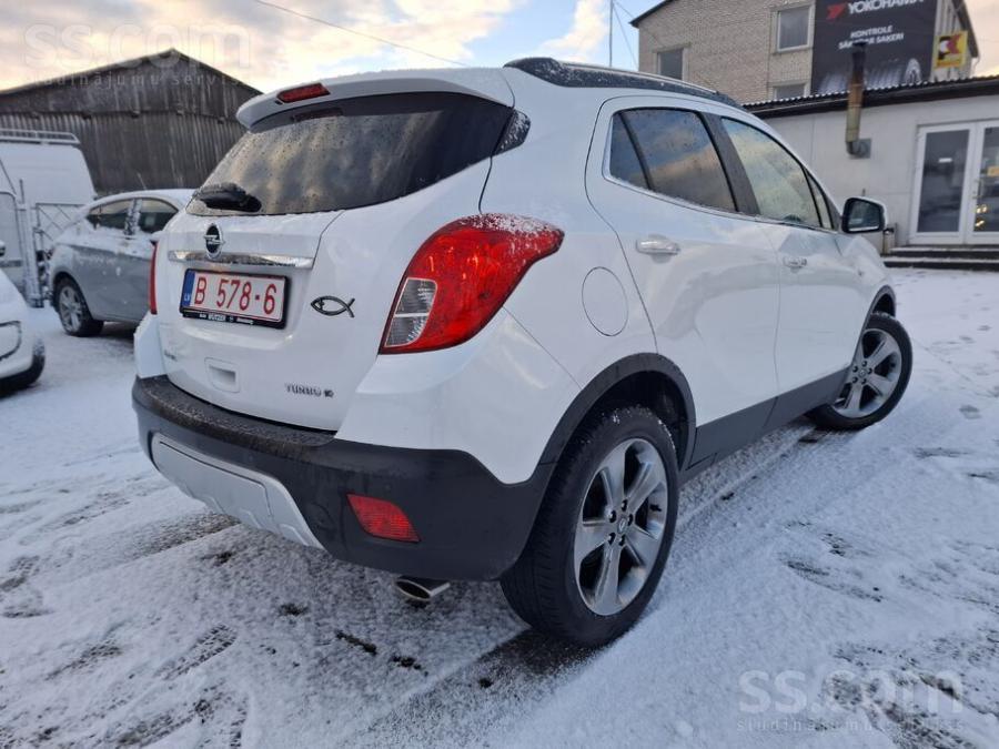 White Opel Mokka 2014 in Talsi, with an engine capacity of 1.40 L and mileage of 237 thousand km for 7800 €, photo 3 on AUTOMOTO.COM.LV