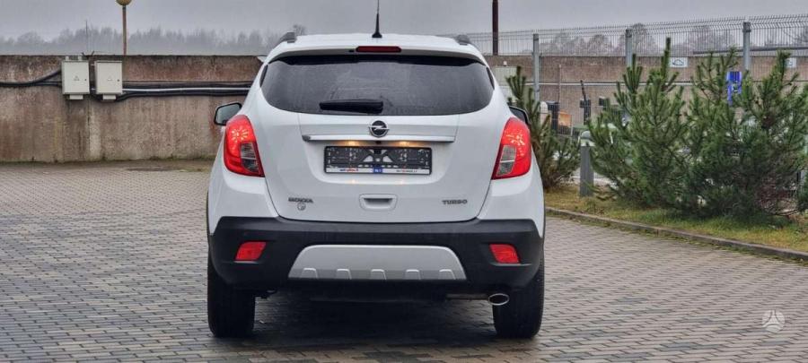 White Opel Mokka 2014 in Siauliai, with an engine capacity of 1.40 L and mileage of 181 thousand km for 6600 €, photo 6 on AUTOMOTO.COM.LV