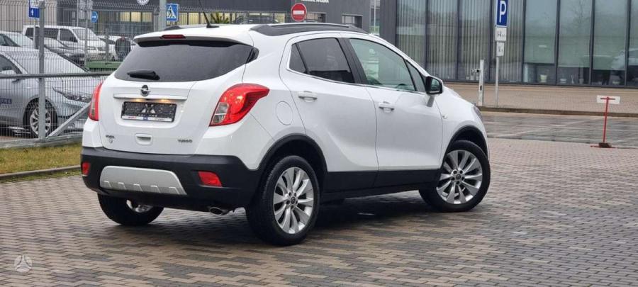 White Opel Mokka 2014 in Siauliai, with an engine capacity of 1.40 L and mileage of 181 thousand km for 6600 €, photo 8 on AUTOMOTO.COM.LV