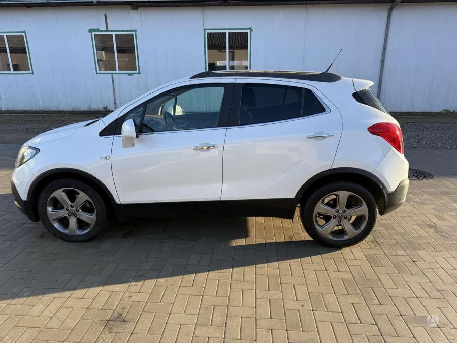White Opel Mokka 2014 in Taurage, with an engine capacity of 1.70 L and mileage of 260 thousand km for 6800 €, photo 8 on AUTOMOTO.COM.LV